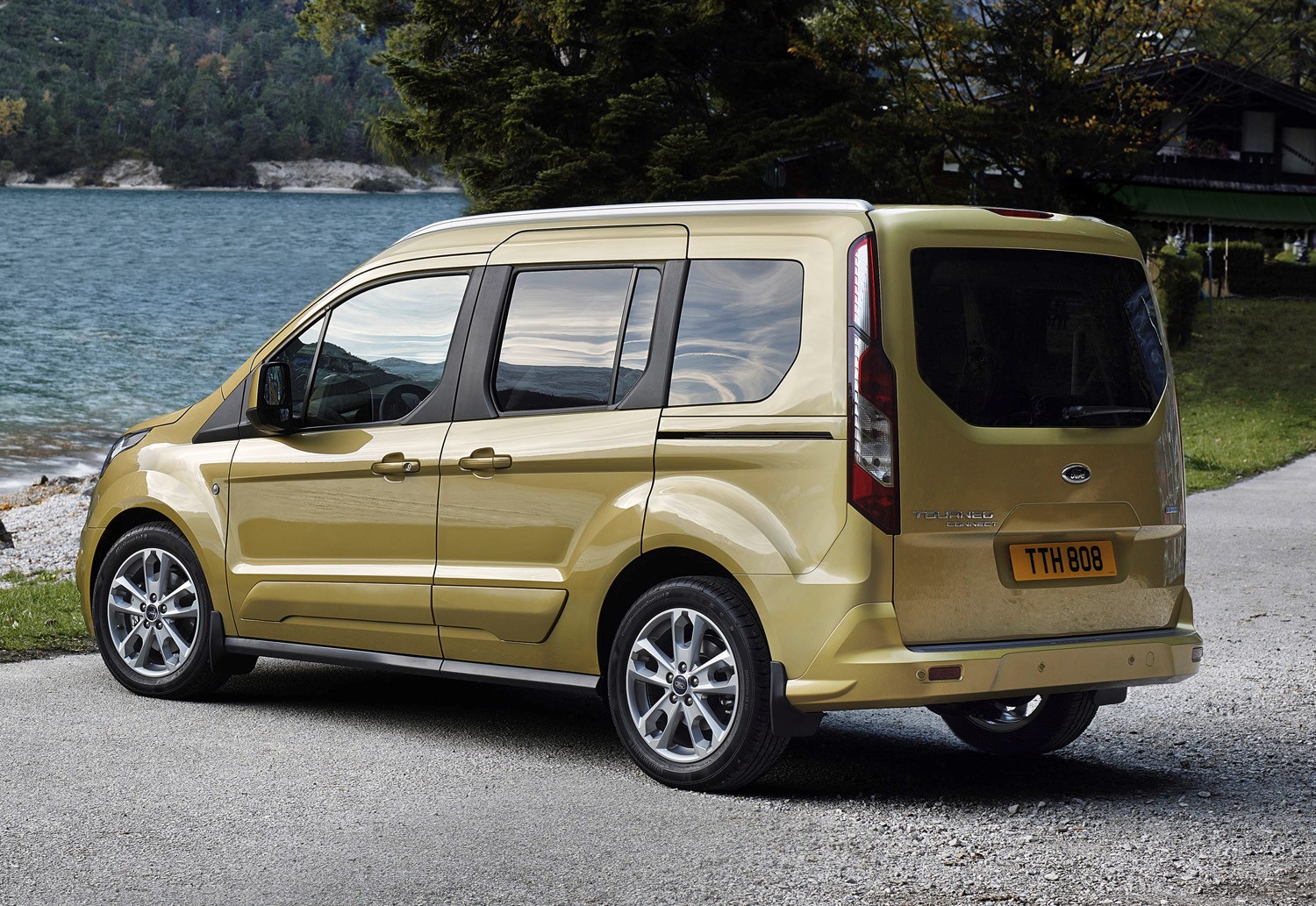 Ford Tourneo Connect Review (2020) | Parkers
